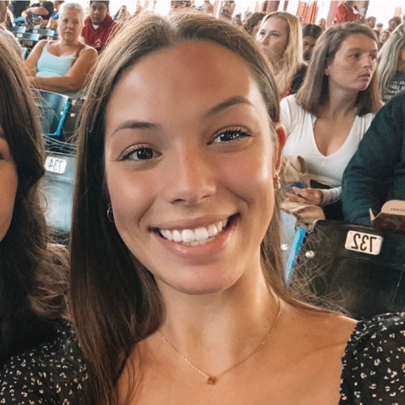 Allie's Closet (@allie_bertke) | Poshmark